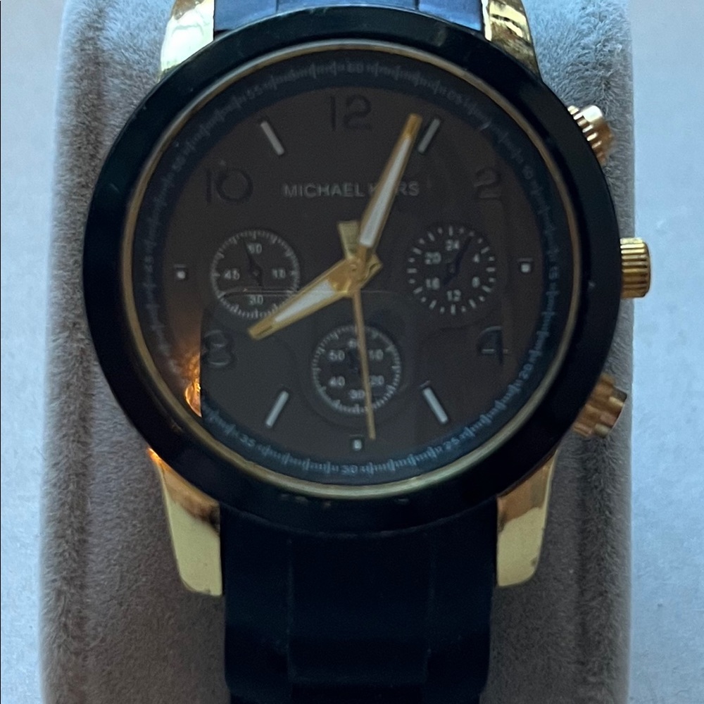 Round Face Chunky Black Watch /Black Silicone Type Ru… - Gem